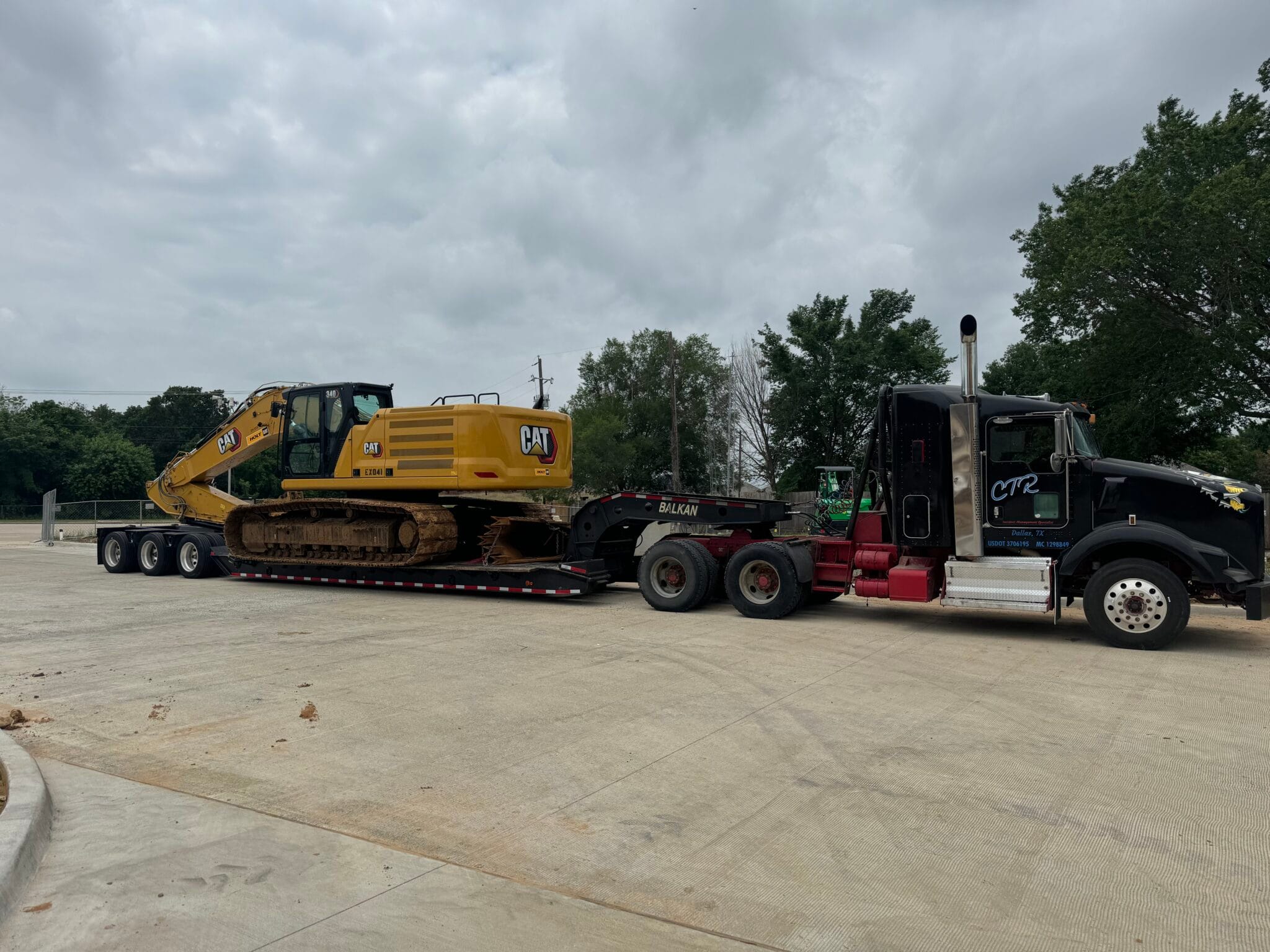 RGN Trailer Transport | Dallas TX | CTR Towing Service